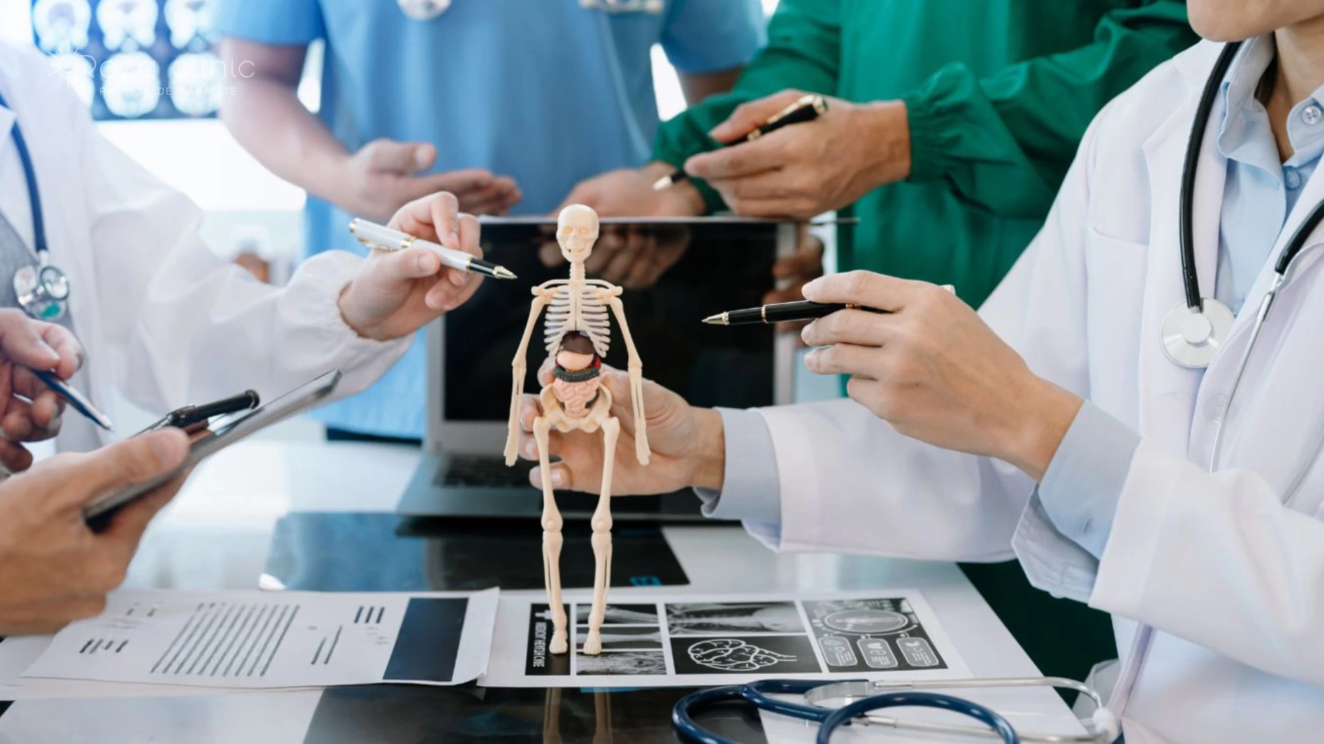 Osteoporoza: Factori de risc, simptome și metode de prevenție - Raza Clinic